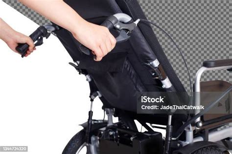 노인 환자를위한 전동 전동 휠체어 간병인을 위한 핸들바 스톱 브레이크 레버 보살핌에 대한 스톡 사진 및 기타 이미지 보살핌 전동식 휠체어 70 79세 Istock
