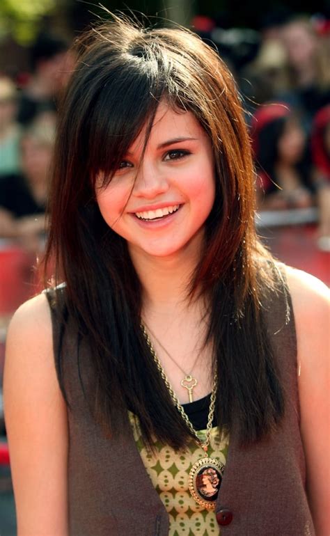 Side Swept Bangs 29 Beauty Trends From The 2000s Popsugar Beauty