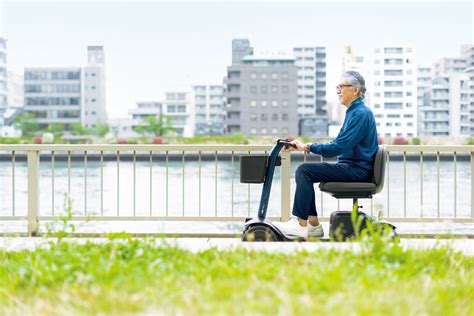 高齢者の移動手段を考える 引きこもり、買い物難民にならないために 近距離モビリティ 電動車椅子