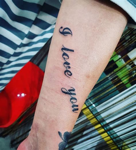 안산타투 뉴스타투 I Love You팔에 레터링하나 박아드렸네요 흉터자국위에 시너지효과 레터링