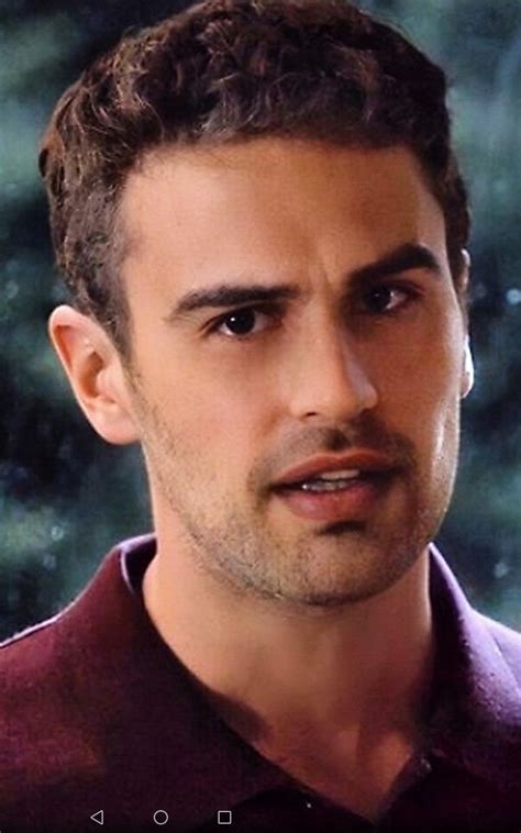 Pin Af Pam Haley På Theo James