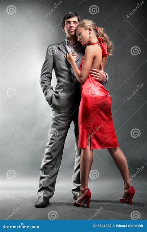 Ritratto Di Giovane Bella Coppia Fotografia Stock Immagine Di Bianco Modo