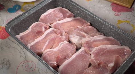 Свинина в духовке — 8 простых и вкусных рецептов запеченного мяса