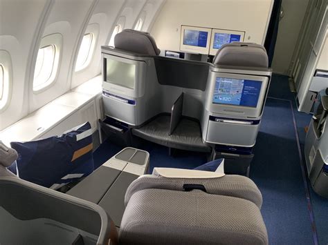 Review Lufthansa Business Class Boeing 747 8 Upper Deck Frankfurt
