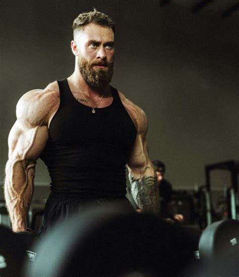 Chris Bumstead Flaunts Small Waist In Vacuum Pose Days From 2023 Mr Olympia Fitness Volt