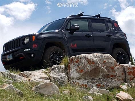 2018 Jeep Renegade With 17x85 38 Fuel Hostage And 22565r17 Toyo Tires