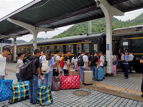 云南：铁路开行中考专列