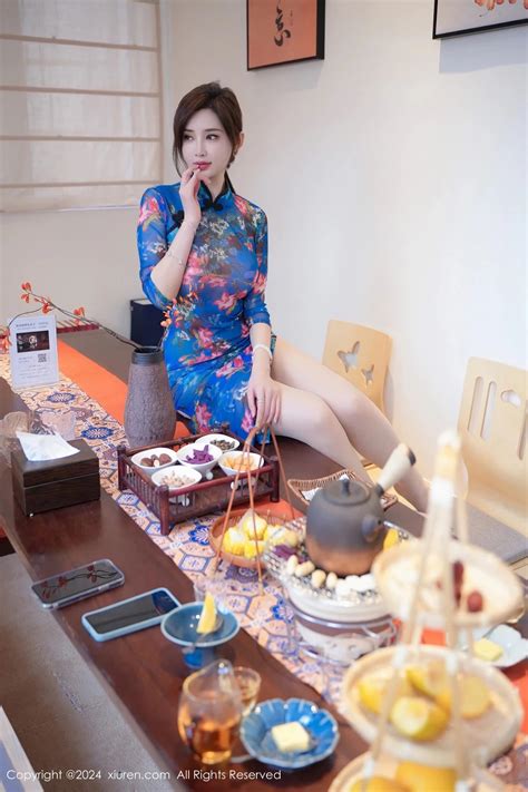 X Iu R嗯issue 8127goddess Carol Zhou Y安息 Xiuren第8127期女神carol周妍希x性感蓝色旗袍