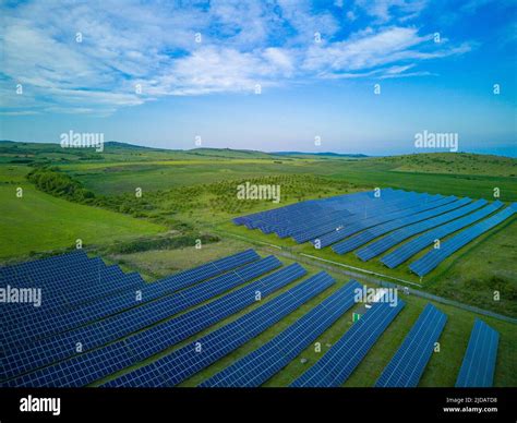 Modern Eco Friendly Large Solar Panels To Generate Energy From Suns