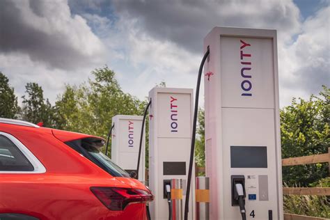 We Will Be Ev Charging Robots A Feature By Completecar Ie