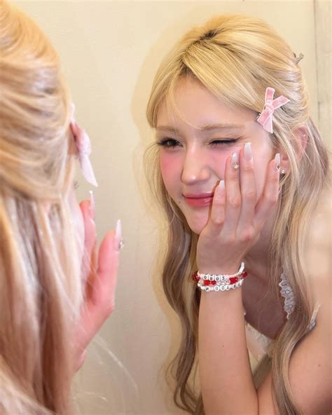 블랙핑크 로제 쩍벌 의자춤 은색 반짝이 슬립 ㅗㅜㅑ ㄷㄷㄷㄷ