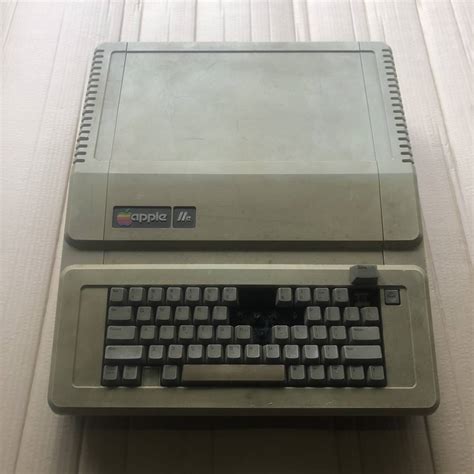 Yahoo オークション 【ジャンク品】apple Ii E 本体 Model A2s2064