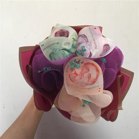 Wife Receives Money Bouquet Worth S As Anniversary Present