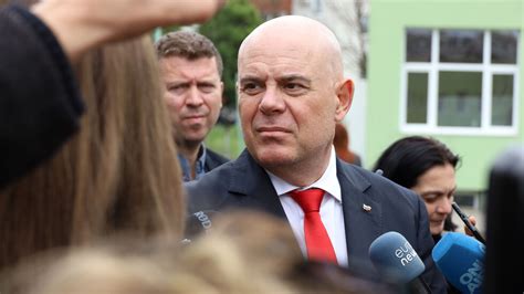 Гешев Заплашват ме олигарси мутри Василев да се нареди на опашка Nova