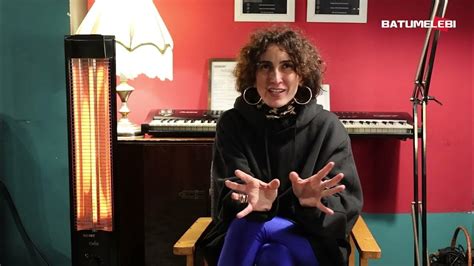 ყოველ ღამე თბილისში ათასობით ადამიანი ერთი გოგოს ხმას ელოდება Youtube