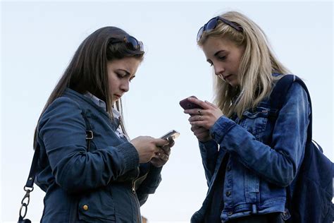 Social Workers Counselor Discuss Effects Of Covid Social Media On