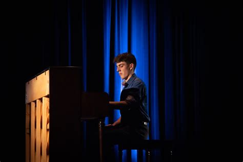 Cégeps En Spectacle Au Cégep De Saint Jérôme Lorian Pipon Remporte La 22e Finale Locale