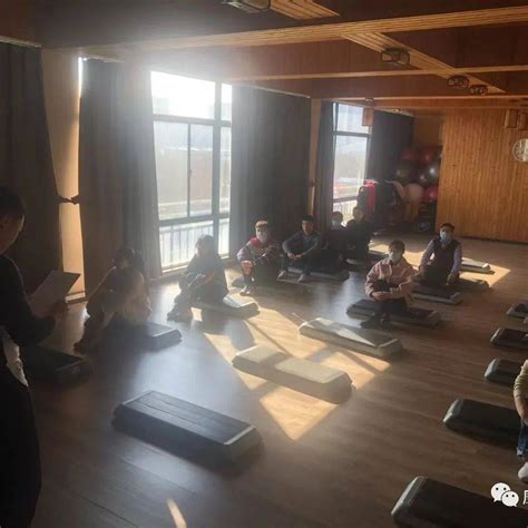 市科技局参加奥林健身社区公益推广课 教练 腰椎 锻炼