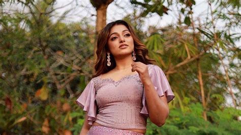 Meera Anil looking stylish in new look Meera Anil സററലഷ ലകകൽ മര അനൽ ചതരങങൾ കണ