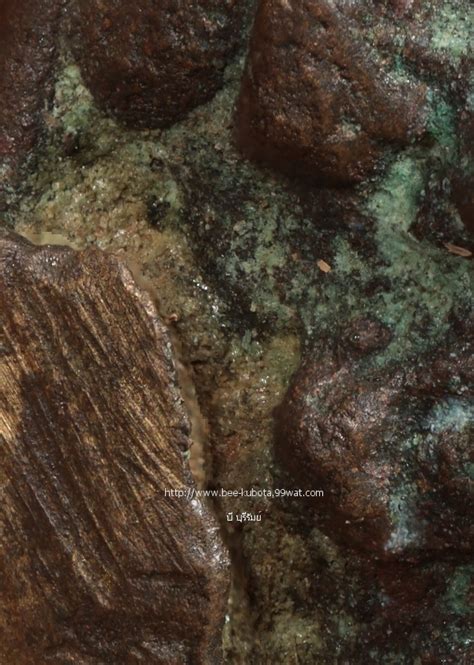 เหรียญหล่อหลวงพ่อเพชร วัดท่าหลวง พิมพ์สามเหลี่ยม มือกำ จ พิจิตร สร้างราวปี 2481 บี บุรีรัมย์