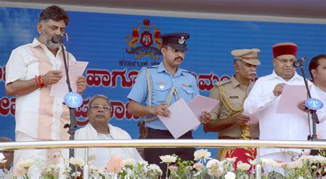 కన్నడనాట కొలువుదీరిన కాంగ్రెస్ ప్రభుత్వం సీఎంగా సిద్ధా డిప్యూటీ సీఎంగా డీకే ప్రమాణం