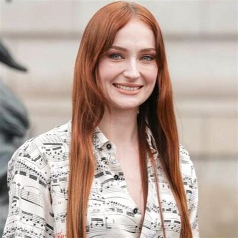 Софі Тернер зїздила на лижний курорт із новим бойфрендом на тлі розлучення з чоловіком