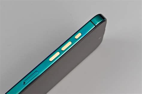 Bộ sưu tập iPhone 16 Pro Pro Max chế tác từ GACE bản xanh ngọc có giá 164 triệu