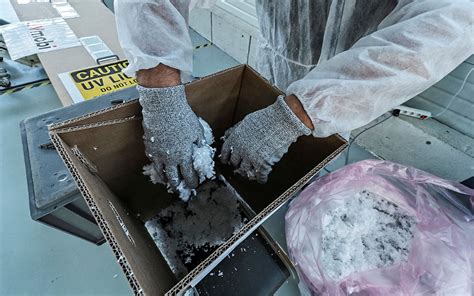 Fast Fashion Comment Réduire La Pollution Microplastique Textile Vie Publiquefr