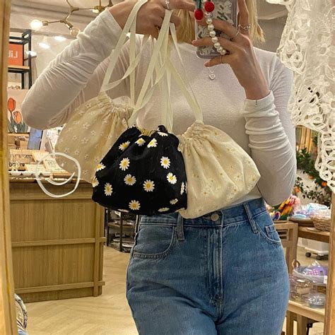 기쁨의 발견 핸드메이드 파우치 신상🌼 유니디 작가님의 퀄리티 좋은 파우치 3종이 입고되었어요 만두