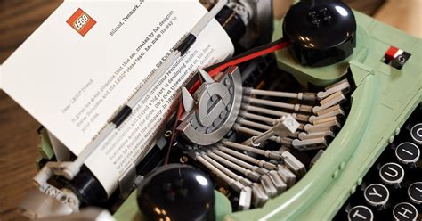 레고로 만든 타자기 7월 출시 실제로 종이 끼워 작동 가능