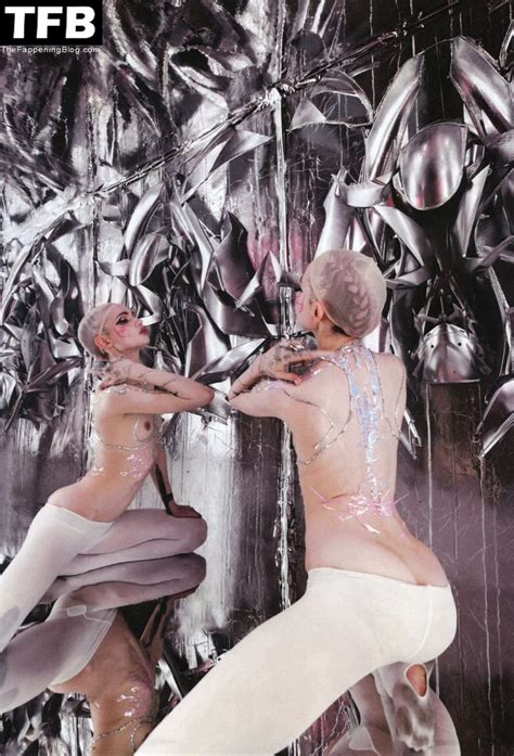 Grimes Nude 2 Photos Thefappening