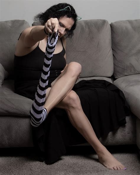 Goth Foot Tease 36 Nude Pics Xhamster