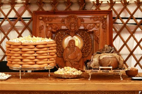 Шинийн дөрвөнд буюу баасан гарагт бүх нийтээр амарна