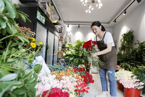 江西峡江七夕将至 鲜花俏销 人民图片网