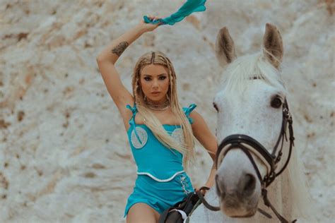Josephine Εντυπωσιακά Backstage από το Video του νέου της Hit