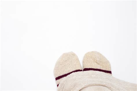 겨울에는 담요 아래 모직 양말에 온난화 피트 텍스트에 대 한 빈 장소입니다 가꿔주기에 대한 스톡 사진 및 기타 이미지 가꿔주기 가정 생활 감기와 독감 Istock