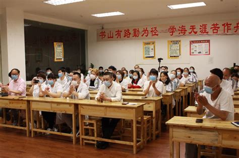 领证啦新老学员齐聚六合学校结业典礼 重庆市六合职业培训学校