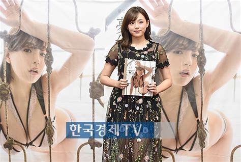 [포토]시노자키 아이 사진보다 실물이 낫죠 네이트 뉴스