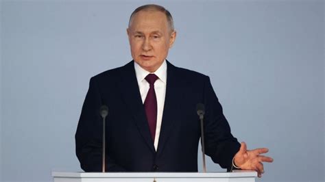 Wladimir Putins Rede Körpersprache Experte Mit Diesen Gesten Sendet Er Gefährliche Botschaften