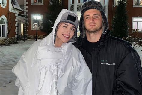 Блогер Михаил Литвин и его девушка чуть не погибли во время шторма в