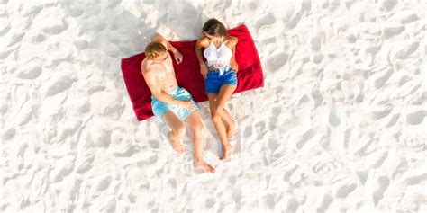 Netflixs Too Hot To Handle Is A Sex Charged Train Wreck We Cant Stop Watching