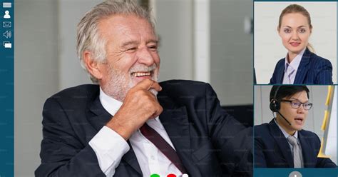 노트북 모니터 보기에서 화상 회의에서 비즈니스 사람들 그룹 회의 온라인 세미나 응용 프로그램은 컴퓨터 화면의 잘린 줌보기로 제공됩니다 기업 업무를위한 통신 기술 사진