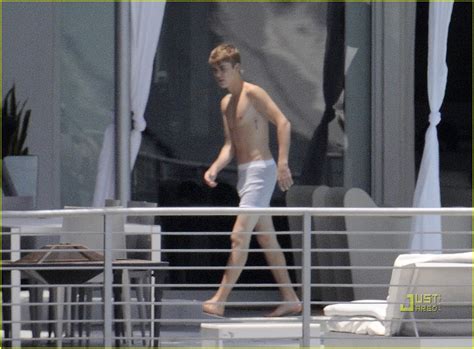 Justin Bieber Shirtless Time In Miami Photo 2565598 Justin Bieber
