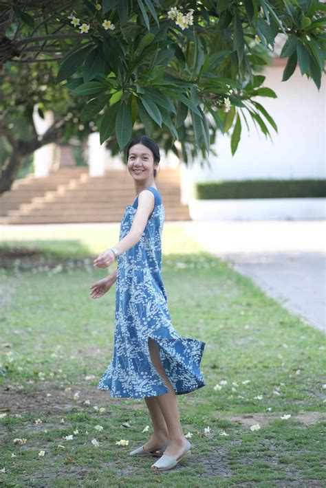 ชุดเดรสคอเหลี่ยม แขนกุด ทรงเอบาน ๆ Line Shopping