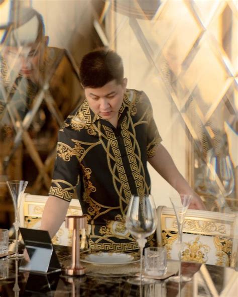 ไฮโซกี้ สราวุธ ประวัตินักธุรกิจหนุ่ม กับความรวยและไลฟ์สไตล์สุดหรู