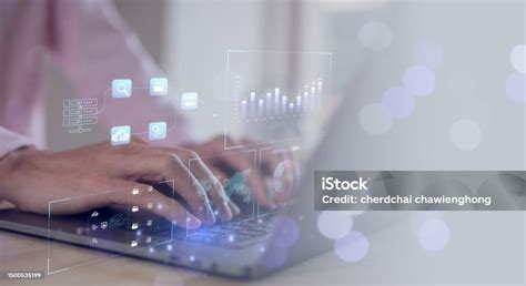 데이터 분석 개념 분석가 비즈니스 분석 및 데이터 관리 시스템 컴퓨터 데이터베이스에 연결된 Kpi 및 메트릭 보고서 재무 운영 영업 마케팅을 위한 기업 전략 개발에 대한