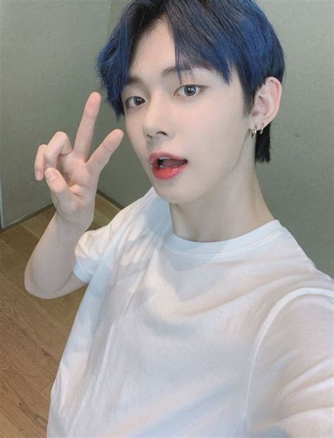 h e l l o txt 𝑻𝒉𝒓𝒆𝒆 txt tomorrow kpop