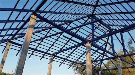 งานโครงเหล็กหลังคาบ้านตราอุ๊ ใกล้จะเสร็จแล้ว Youtube