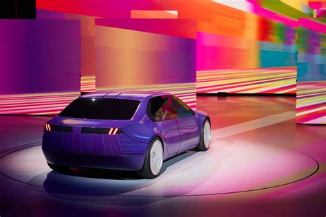 Bmw Unveils Colour Changing Concept Car I Vision Dee