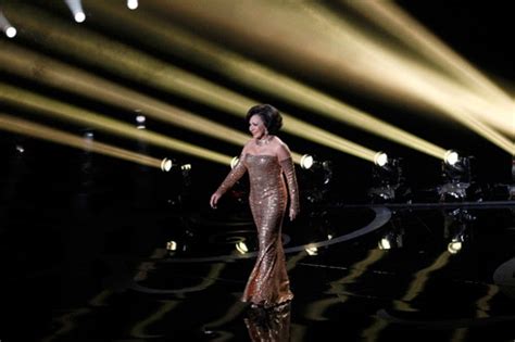 Shirley Bassey Leads Oscars Tribute To James Bond Abs Cbn News